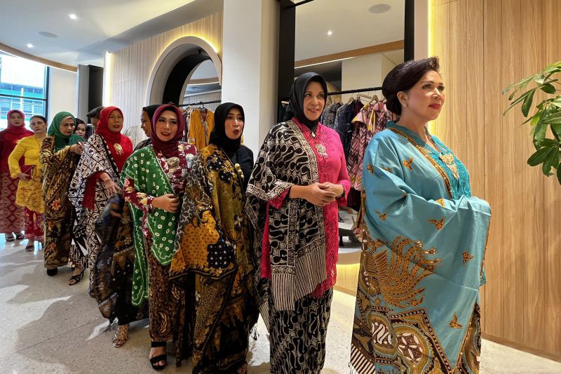 Komunitas ajak anak muda untuk bangga mengenakan kebaya | komunitas ...