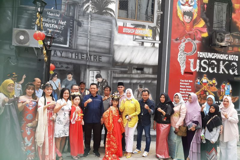 Gubernur Kepri apresiasi mural tiga dimensi di Jalan Merdeka | gubernur ...