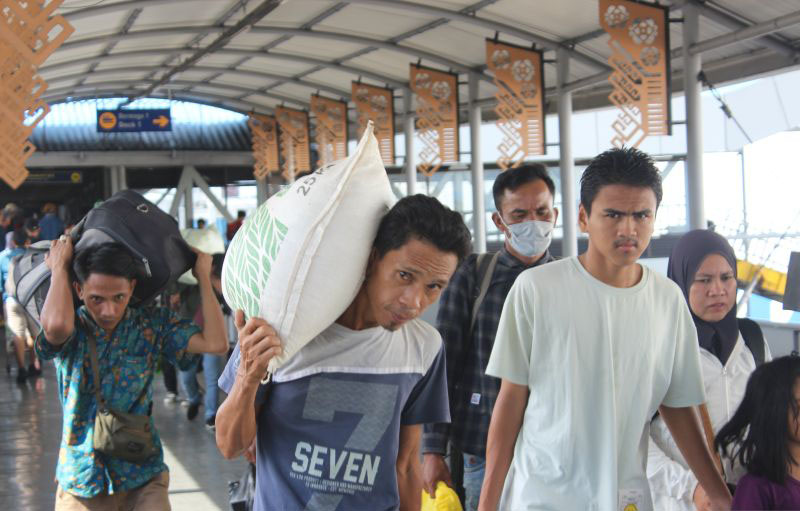 Puncak arus mudik di pelabuhan Bakauheni Lampung tak sesuai prediksi | puncak-arus-mudik-di ...