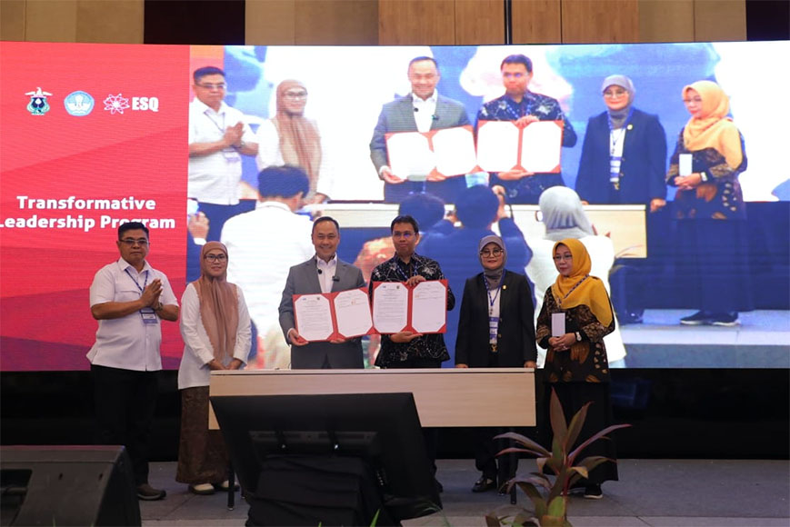 Rektor Unhas apresiasi Training Transformative Leadership Program oleh Ary Ginanjar | rektor ...