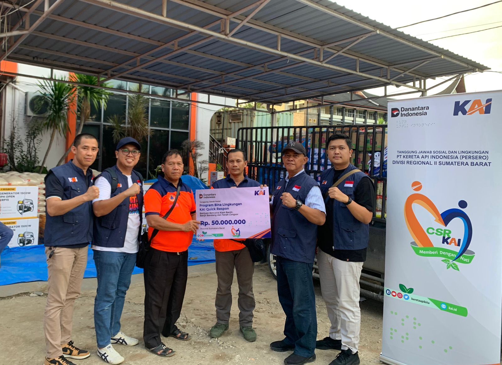 KAI Divre II Sumbar salurkan bantuan bencana alam tahap kedua